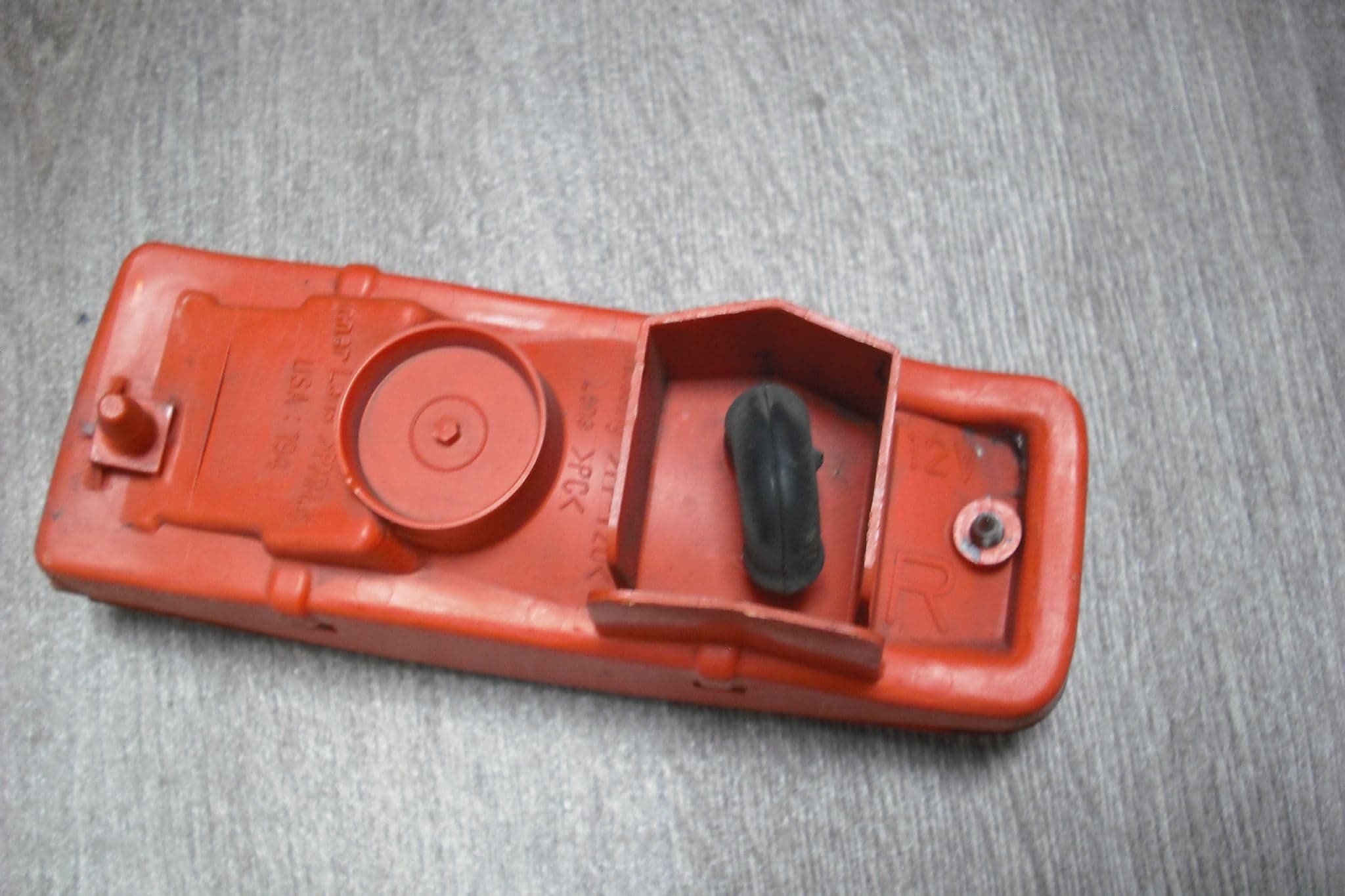 A GENUINE LEXUS LS400 FRONT BUMPER SIDE REFLECTOR RIGHT SIDE