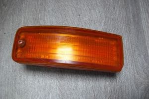 A GENUINE LEXUS LS400 FRONT BUMPER SIDE REFLECTOR RIGHT SIDE