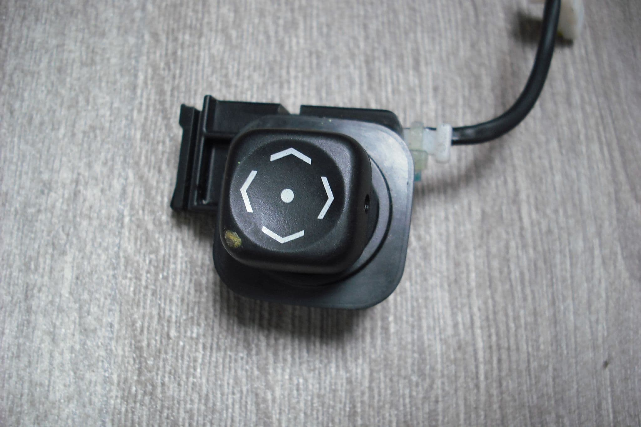 A GENUINE LEXUS RX400H ELECTRIC STEERING COLUMN CONTROL SWITCH