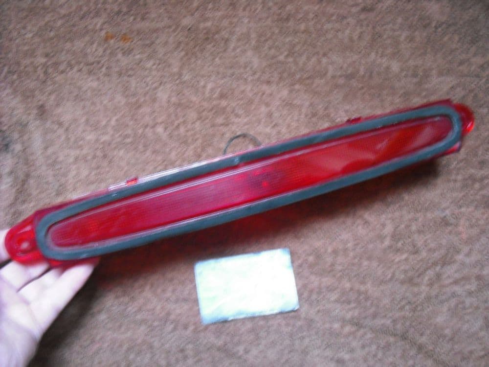 A GENUINE MAZDA 6 2002-2007 HATCHBACK HIGH LEVEL 3RD THIRD BRAKE LIGHT