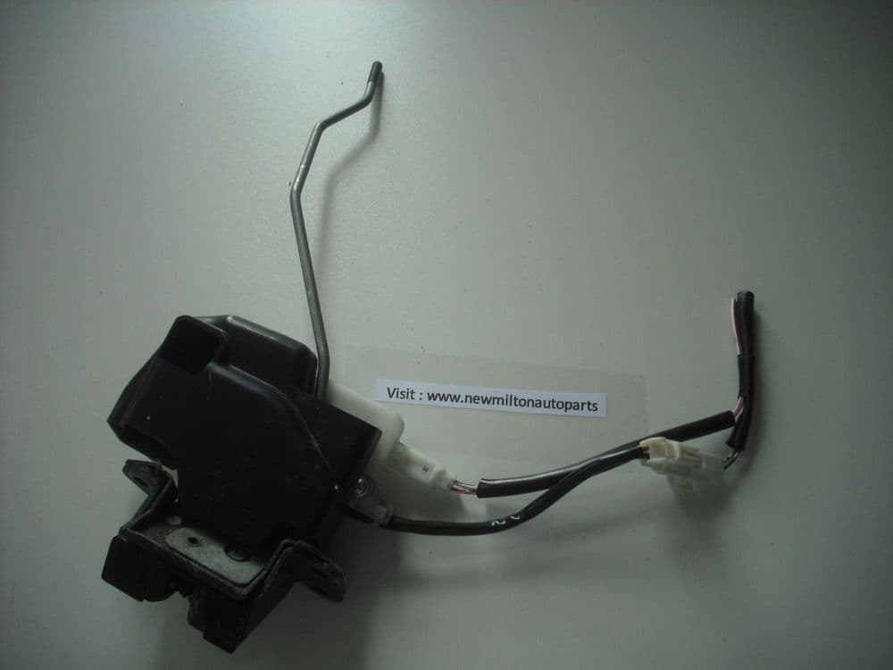 A GENUINE MAZDA CX-7 REAR TAILGATE BOOT CATCH WITH CENTRAL LOCKING