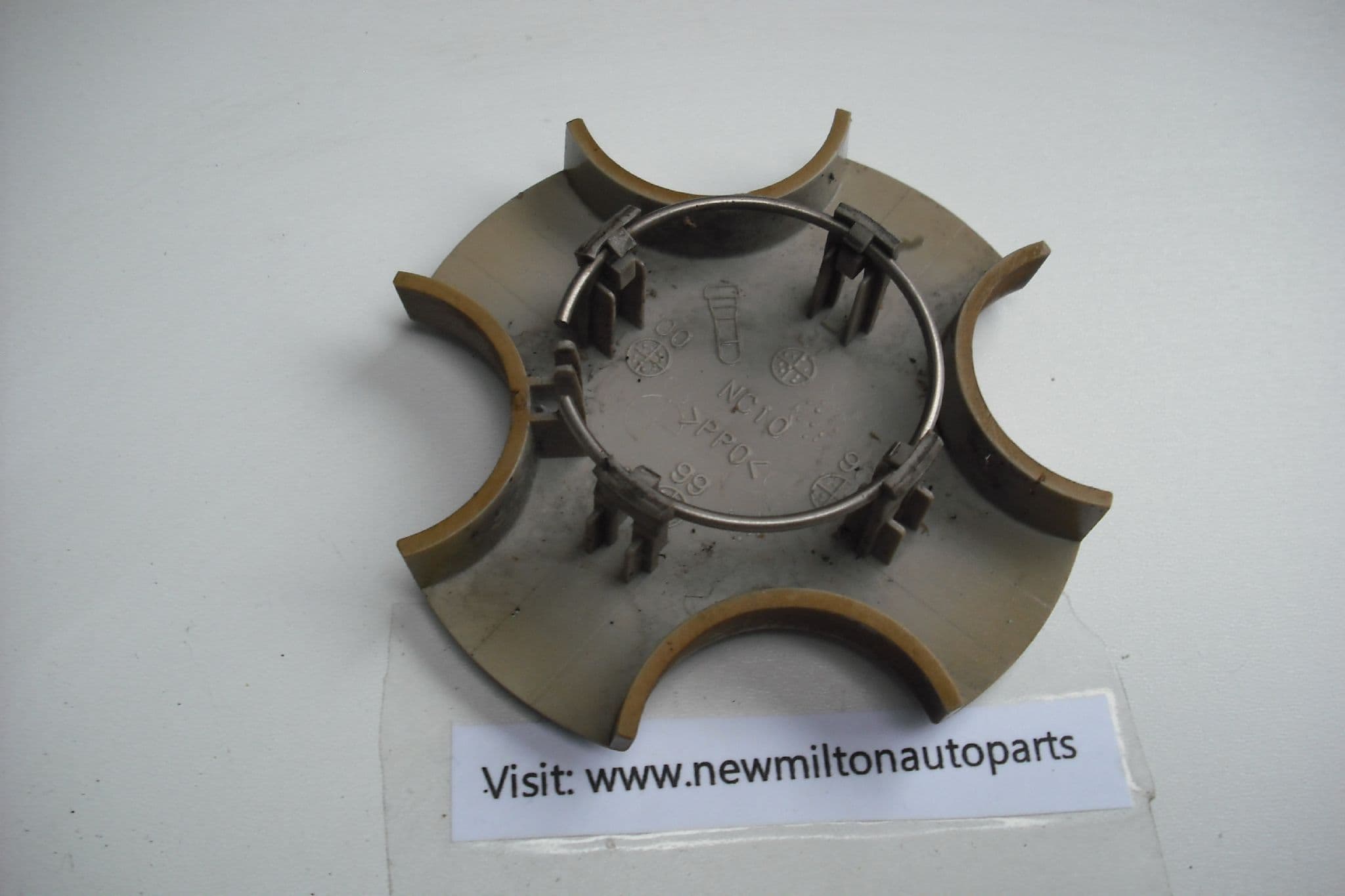 A GENUINE MAZDA MX5 MK2 ALLOY WHEEL CENTER HUB CAP