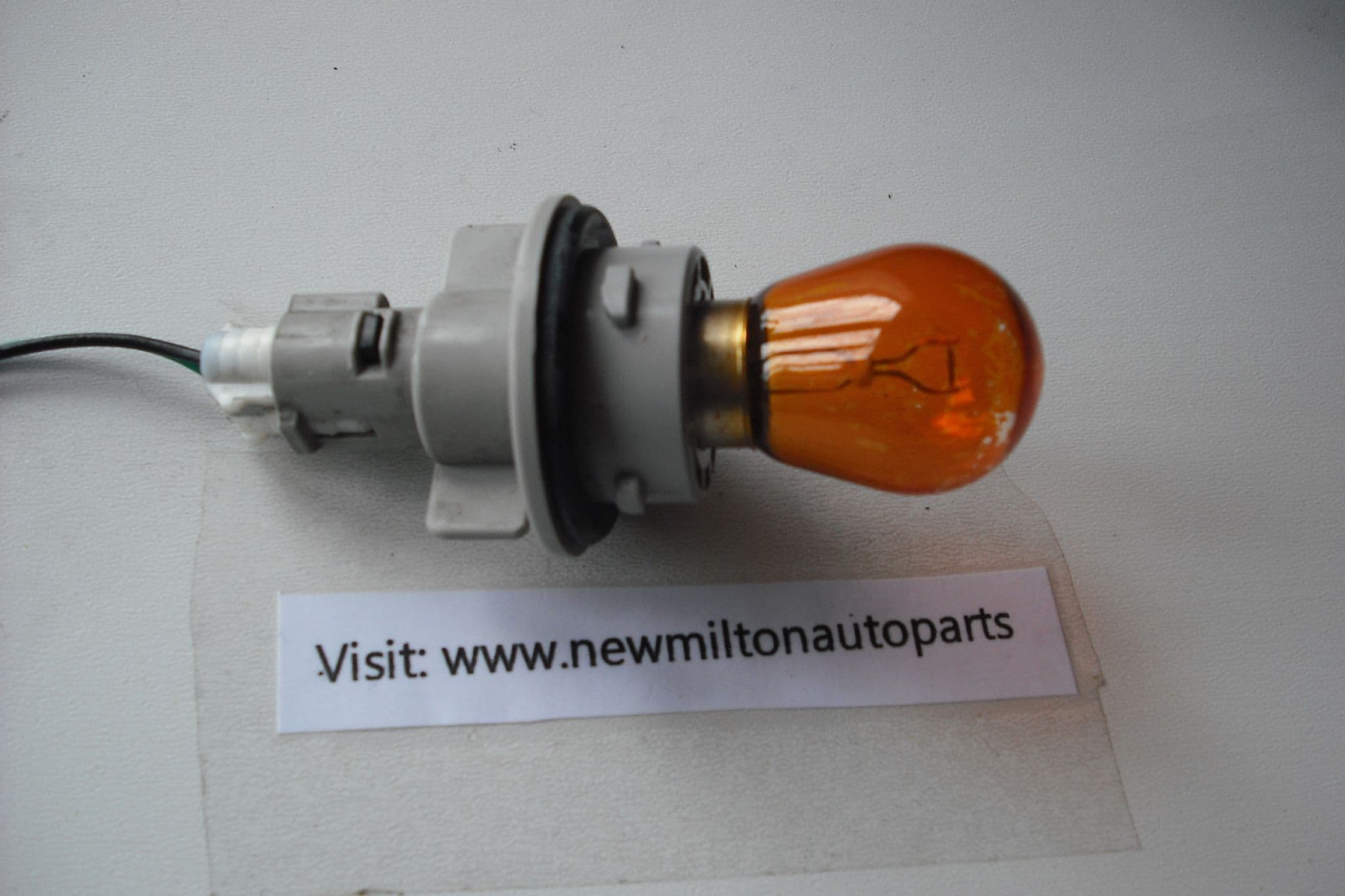 A GENUINE MAZDA MX5 MK2 HEADLIGHT HEADLAMP INDICATOR FLASHER BULB HOLDER