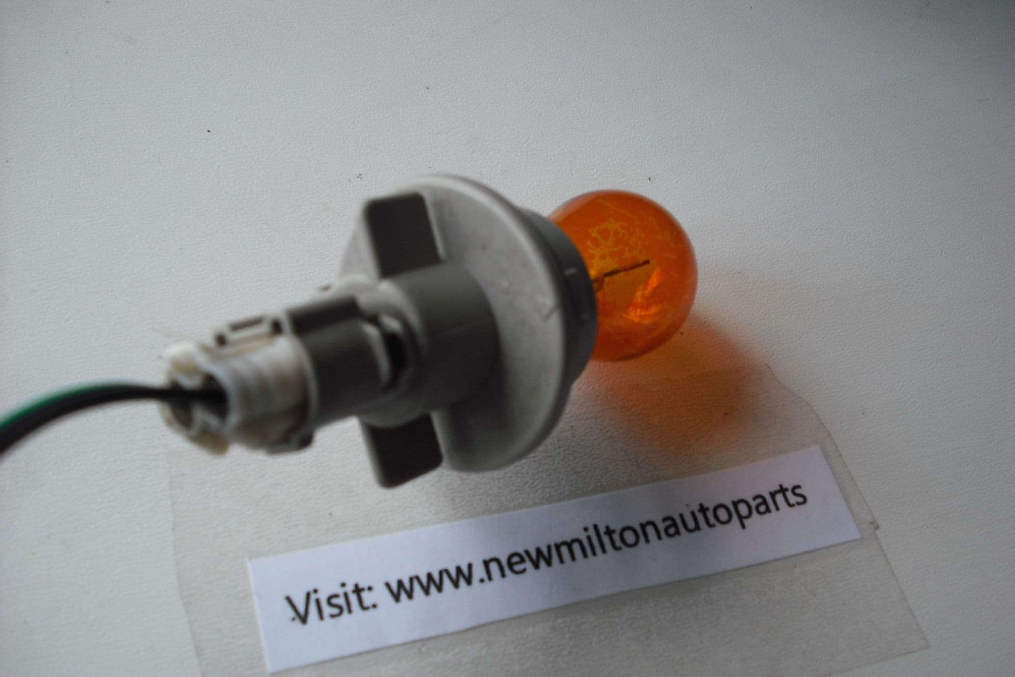 A GENUINE MAZDA MX5 MK2 HEADLIGHT HEADLAMP INDICATOR FLASHER BULB HOLDER