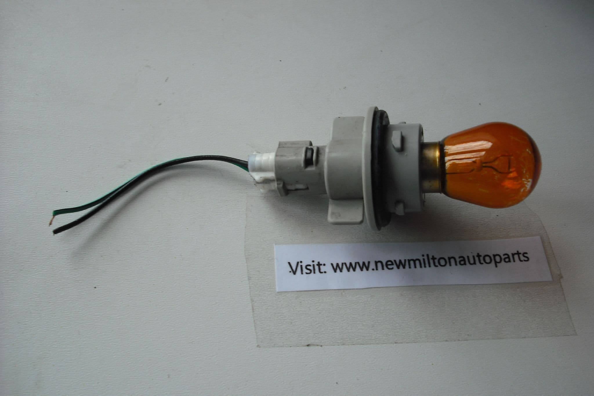 A GENUINE MAZDA MX5 MK2 HEADLIGHT HEADLAMP INDICATOR FLASHER BULB HOLDER
