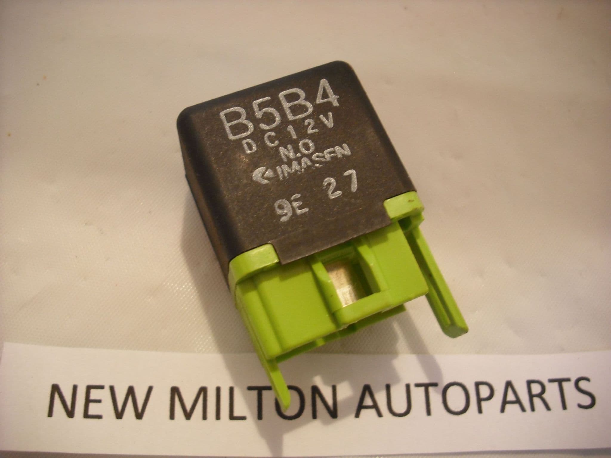 A GENUINE MAZDA PREMACY IMASEN RELAY NUMBERED B5B4 DC12V