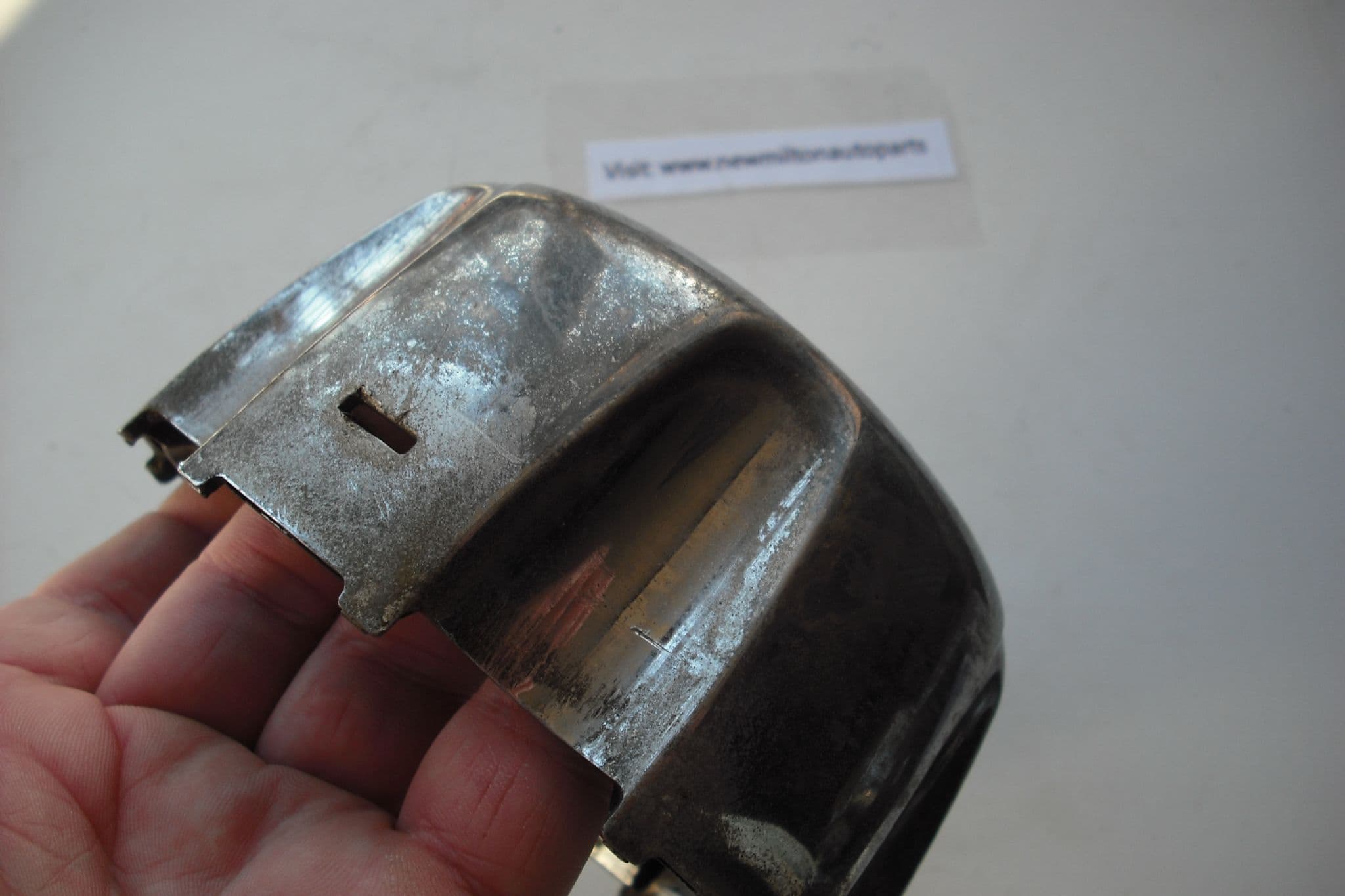 A GENUINE MB816581 MITSUBISHI SHOGUN PAJERO WHEEL HUB CENTER CAP