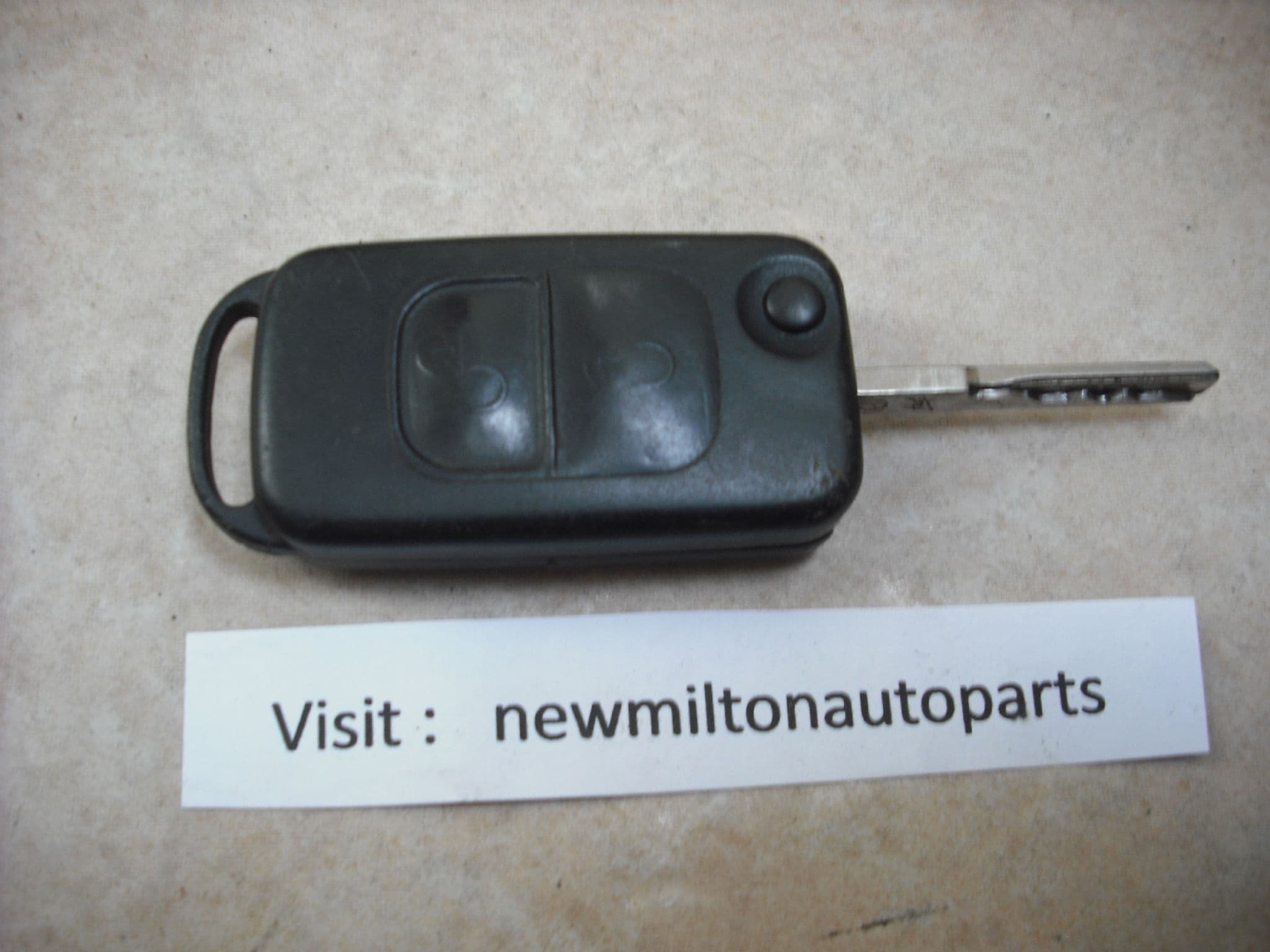 A GENUINE MERCEDES BENZ R170 CLK REMOTE CENTRAL LOCKING KEY FOB