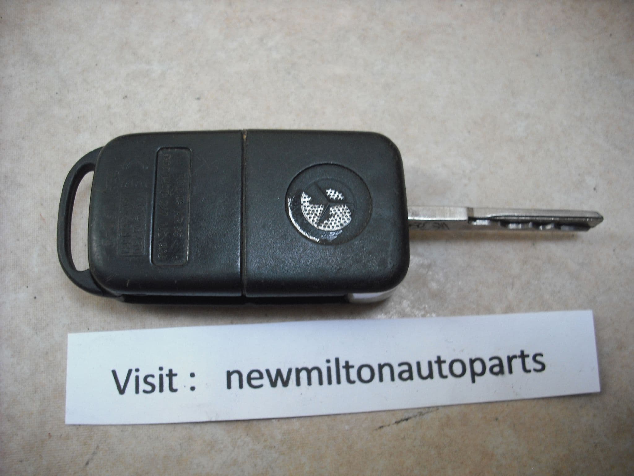 A GENUINE MERCEDES BENZ R170 CLK REMOTE CENTRAL LOCKING KEY FOB