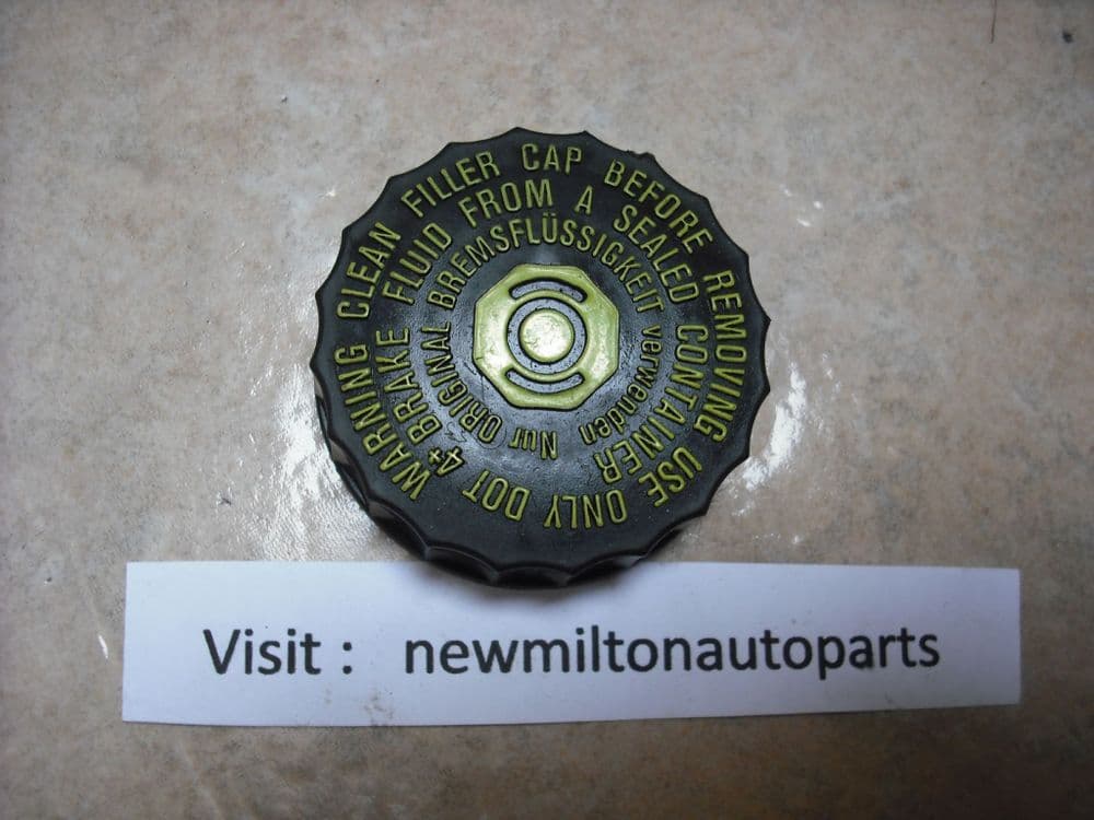 A GENUINE MERCEDES BENZ R170 SLK BRAKE MASTER CYLINDER FILLER CAP