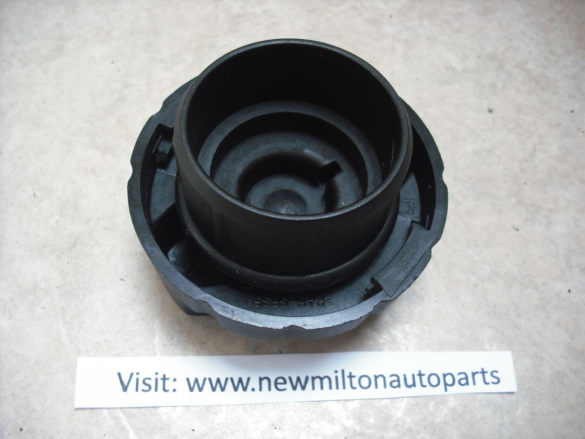 A GENUINE MERCEDES BENZ W168 A CLASS ENGINE OIL FILLER CAP 1996-2004