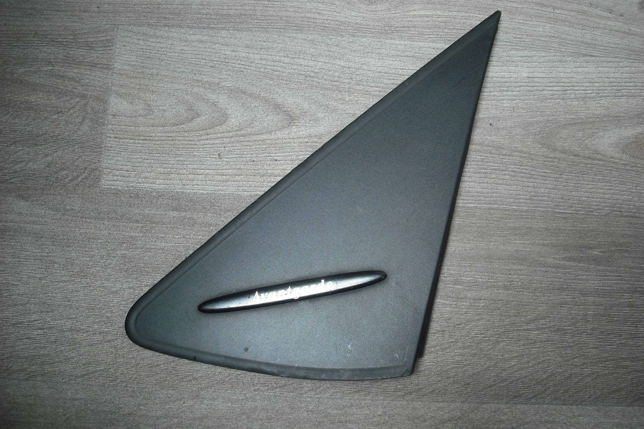 A GENUINE MERCEDES BENZ W169 A CLASS FRONT DOOR CORNER BODY MOULDING PANEL