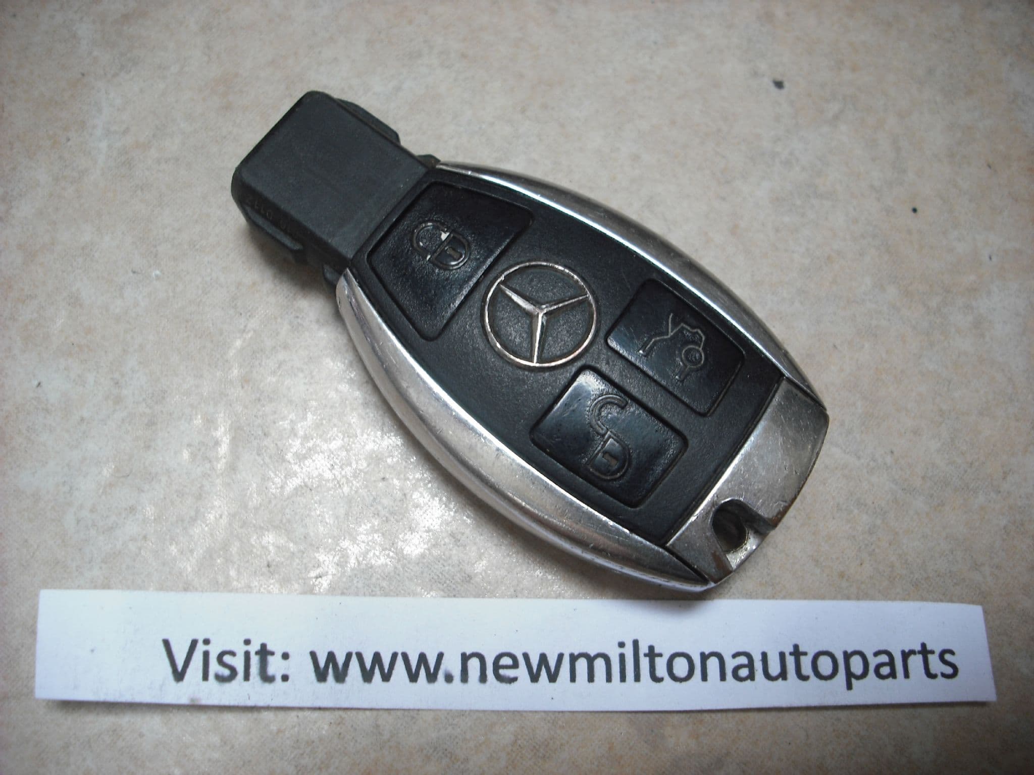 A GENUINE MERCEDES BENZ W203 COUPE REMOTE CENTRAL LOCKING KEY FOB