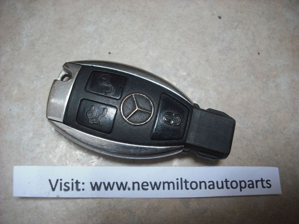 A GENUINE MERCEDES BENZ W203 COUPE REMOTE CENTRAL LOCKING KEY FOB