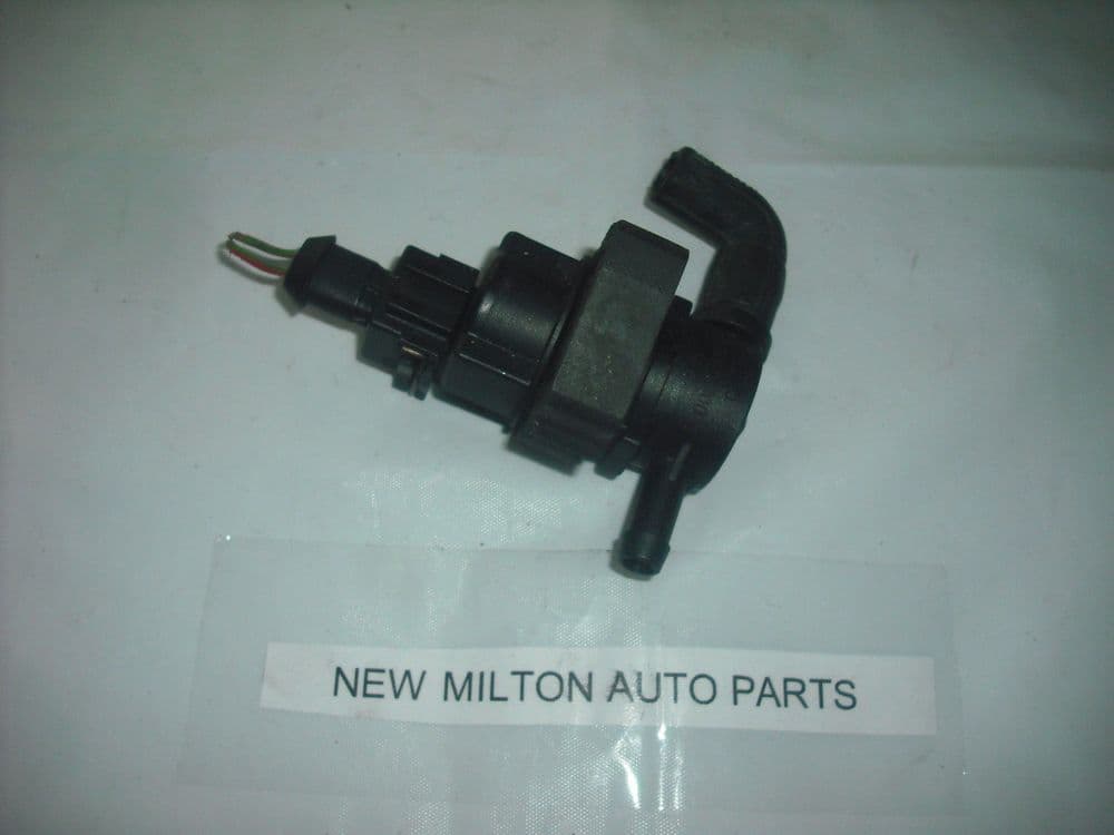 A GENUINE MERCEDES BENZ W210 E CLASS FUEL REGENERATION VALVE 0004701593