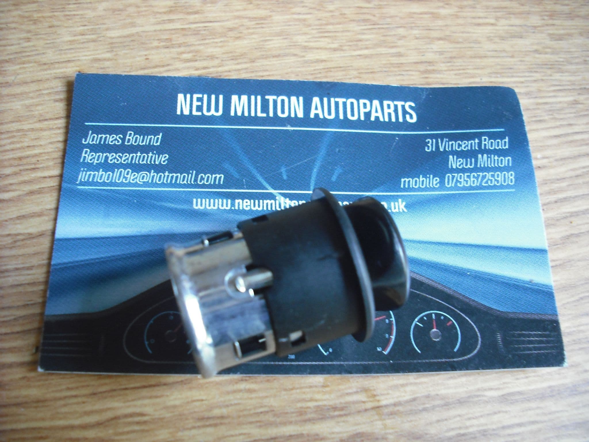 A GENUINE MERCEDES W168 A CLASS 1999-2004 CIGARETTE LIGHTER INSERT