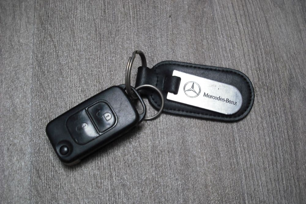 A GENUINE MERCEDES W168 A CLASS 2 BUTTON KEY FOB
