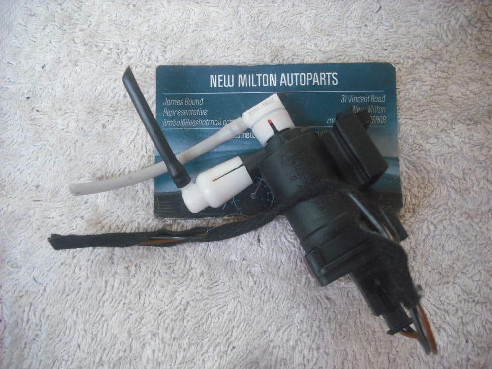 A GENUINE MERCEDES W203 C CLASS W209 CLK VACUUM VALVE SOLENOID A2038000178