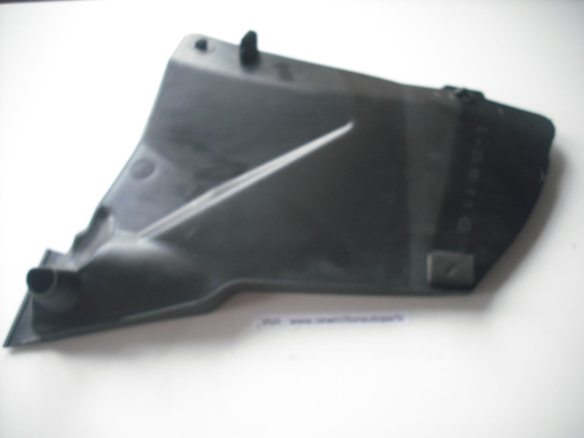 A GENUINE MERCEDES W203 W209 CLK 2000-2007 C CLASS ENGINE BAY FUSE BOX ...