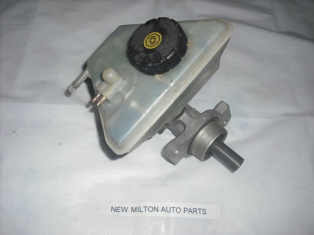 A GENUINE MERCEDES W210 E CLASS BRAKE FLUID MASTER CYLINDER PUMP
