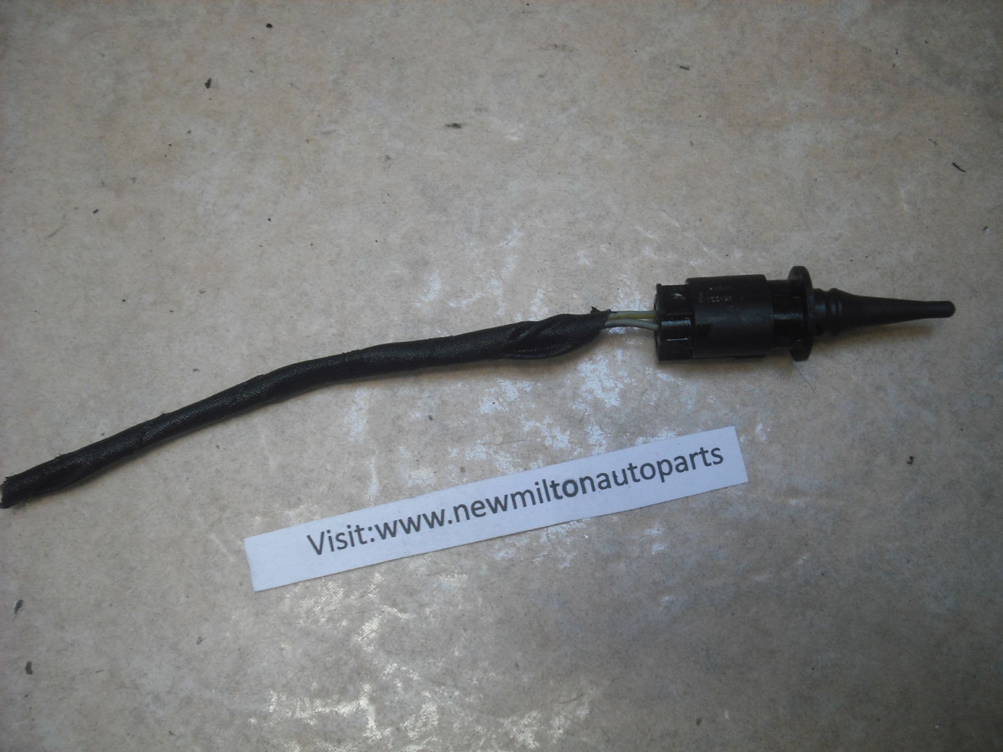 A GENUINE MERCEDES W211 E CLASS DEISEL AIT INTAKE SENSOR AND WIRING PLUG