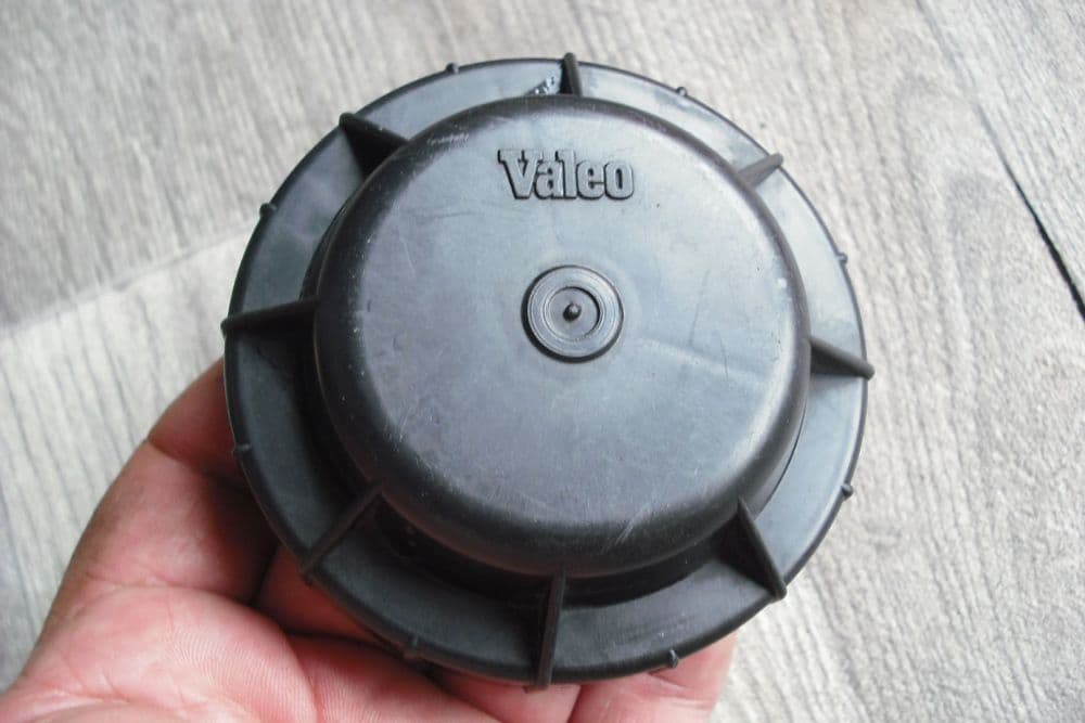 A GENUINE MGF PHASE 1 HEADLIGHT REAR BULB COVER CAP VALEO 6099020