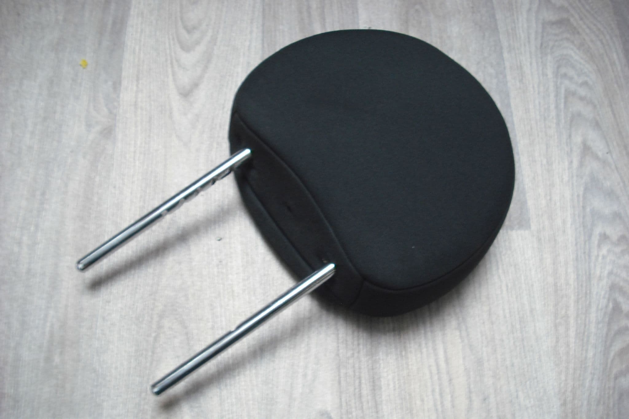 A GENUINE MINI COOPER ONE R55 R56 FRONT SEAT HEADREST