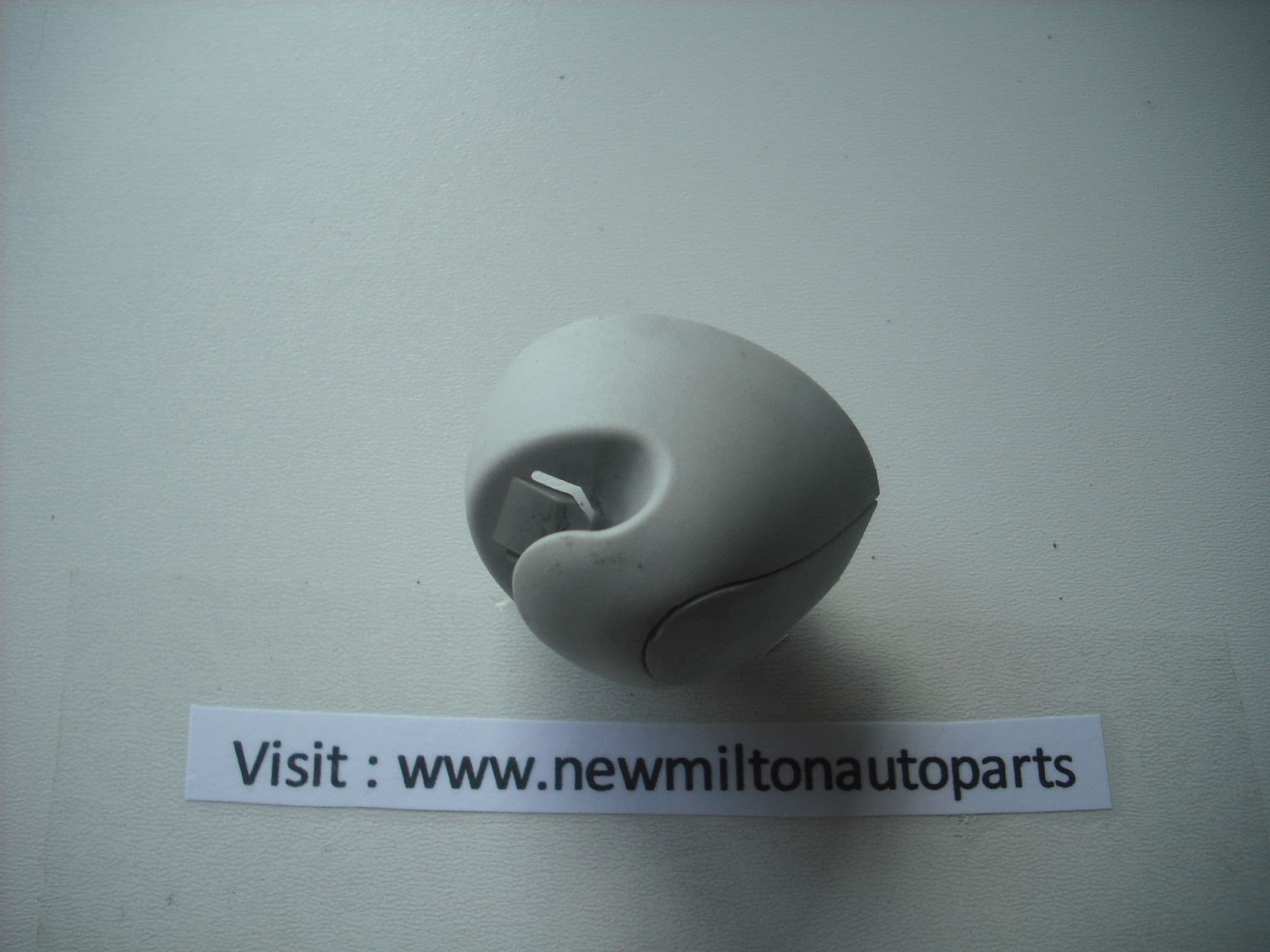 A GENUINE MINI COOPER R56 SUNVISOR PIVOT CLIP