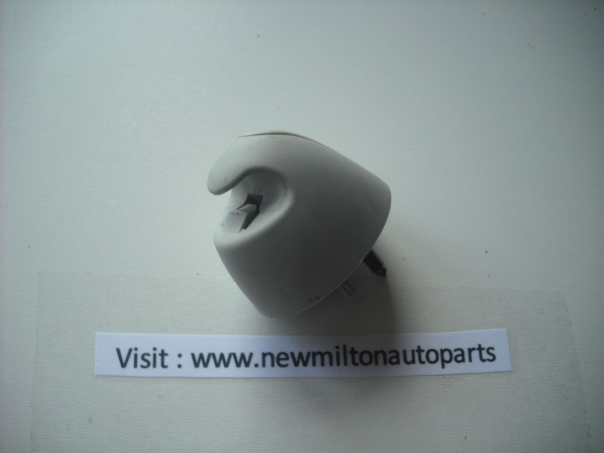 A GENUINE MINI COOPER R56 SUNVISOR PIVOT CLIP