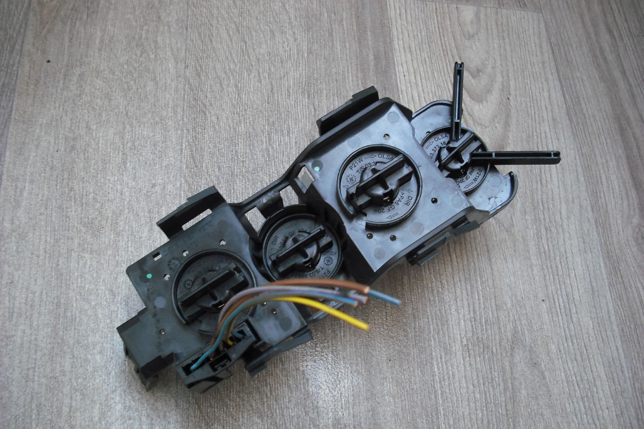 A GENUINE MINI R55 R56 REAR LIGHT BULB HOLDER AND WIRING PLUG