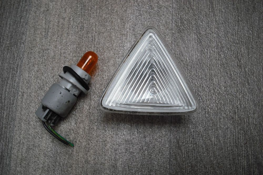 A GENUINE MITSUBISHI COLT CZC FRONT WING INDICATOR SIDE MARKER