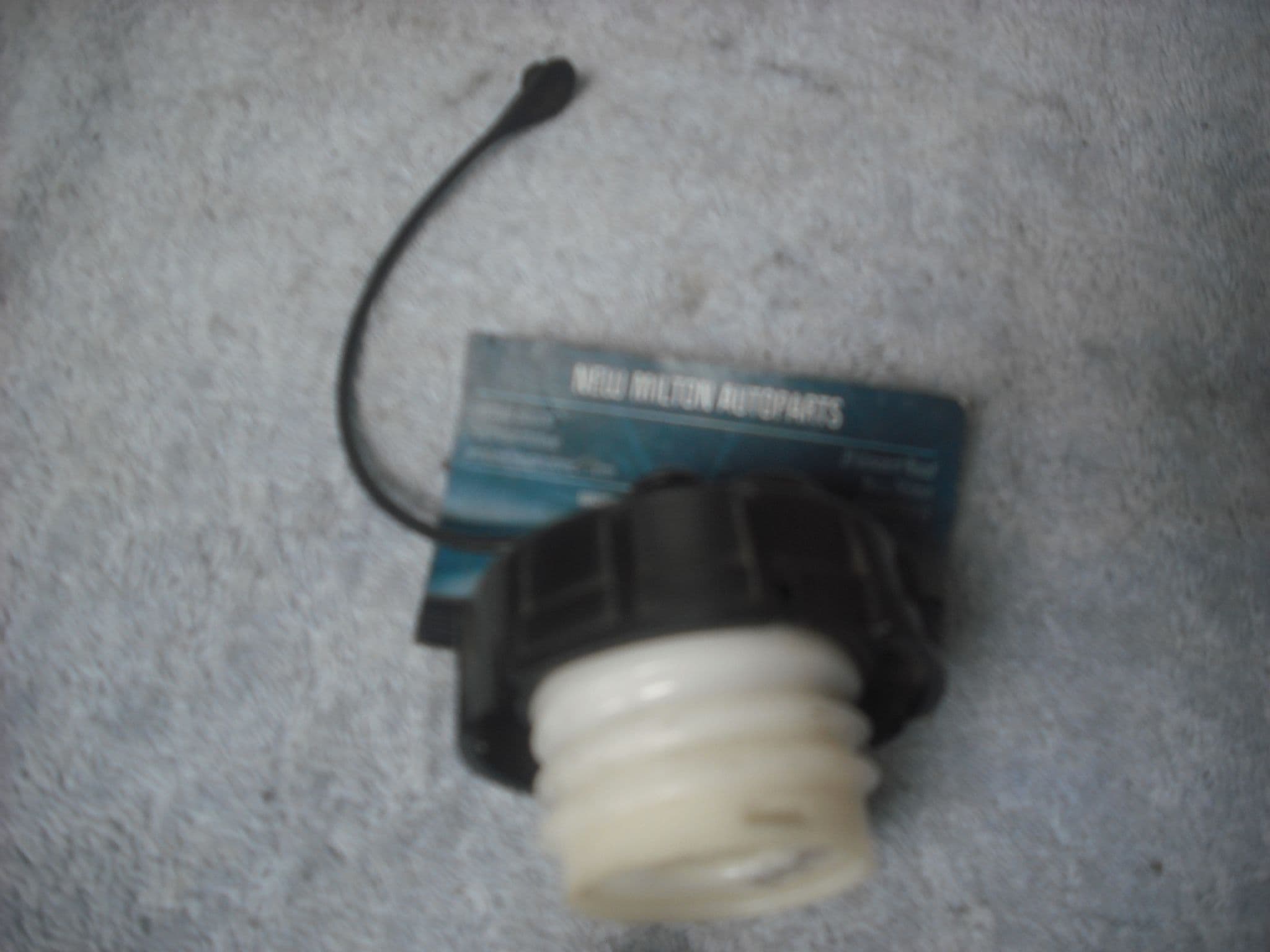 A GENUINE MITSUBISHI LANCER 2005-2008 PETROL FUEL CAP