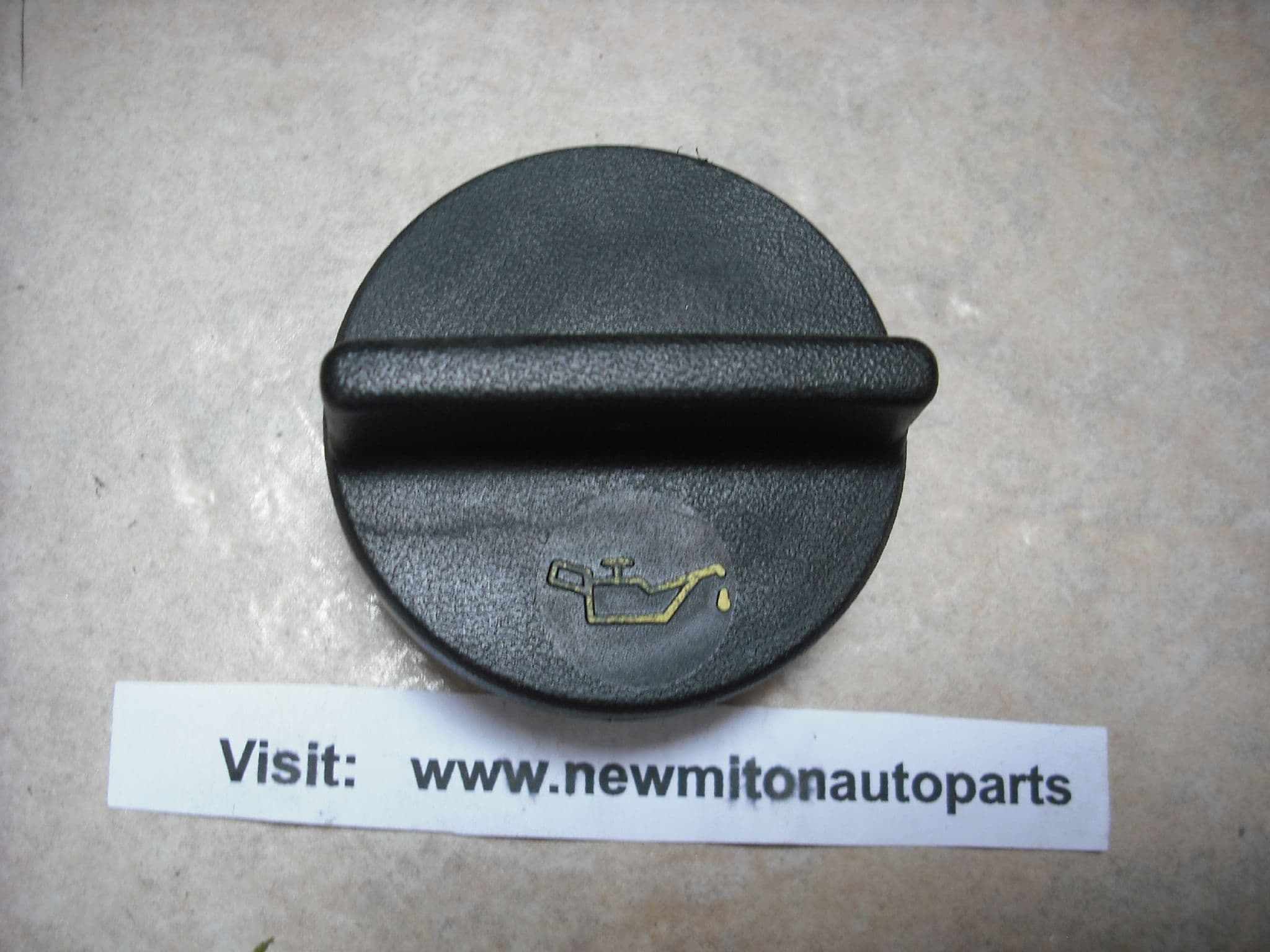 A GENUINE NISSAN MICRA K11 K12 1993-2007 ENGINE OIL CAP