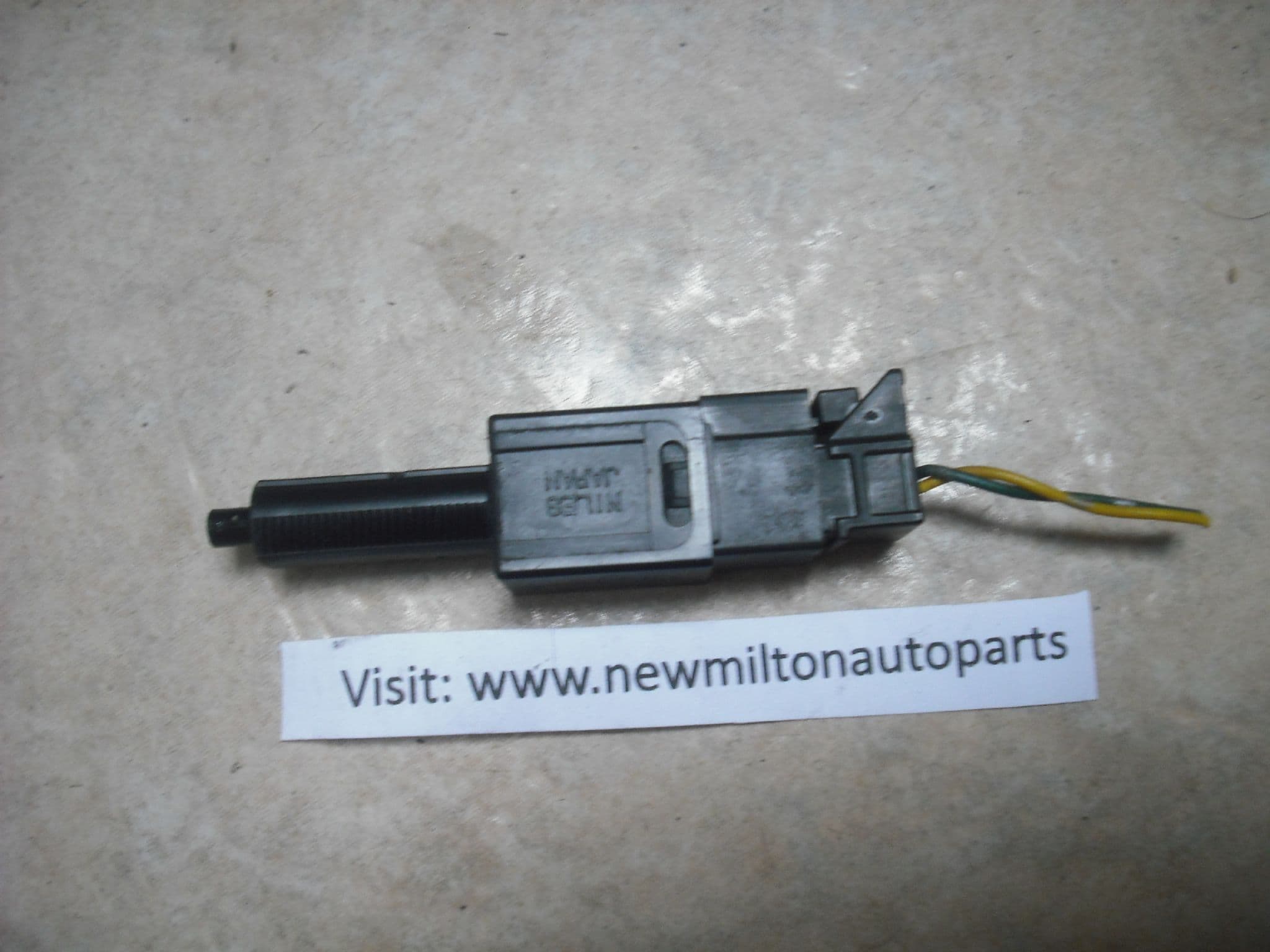 A GENUINE NISSAN MICRA K12 REAR BRAKE LIGHT PEDAL SWITCH SENSOR