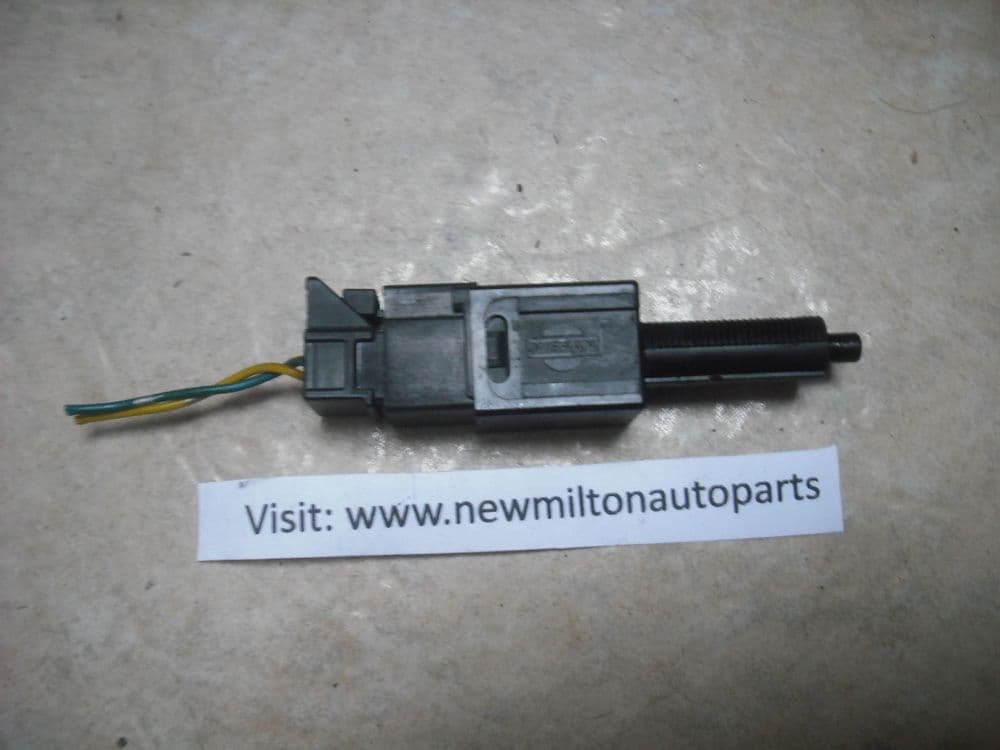 A GENUINE NISSAN MICRA K12 REAR BRAKE LIGHT PEDAL SWITCH SENSOR