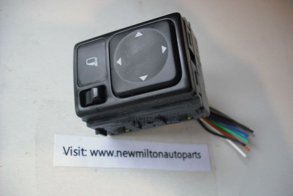A GENUINE NISSAN MICRA K13 DOOR MIRROR ADJUSTMENT SWITCH