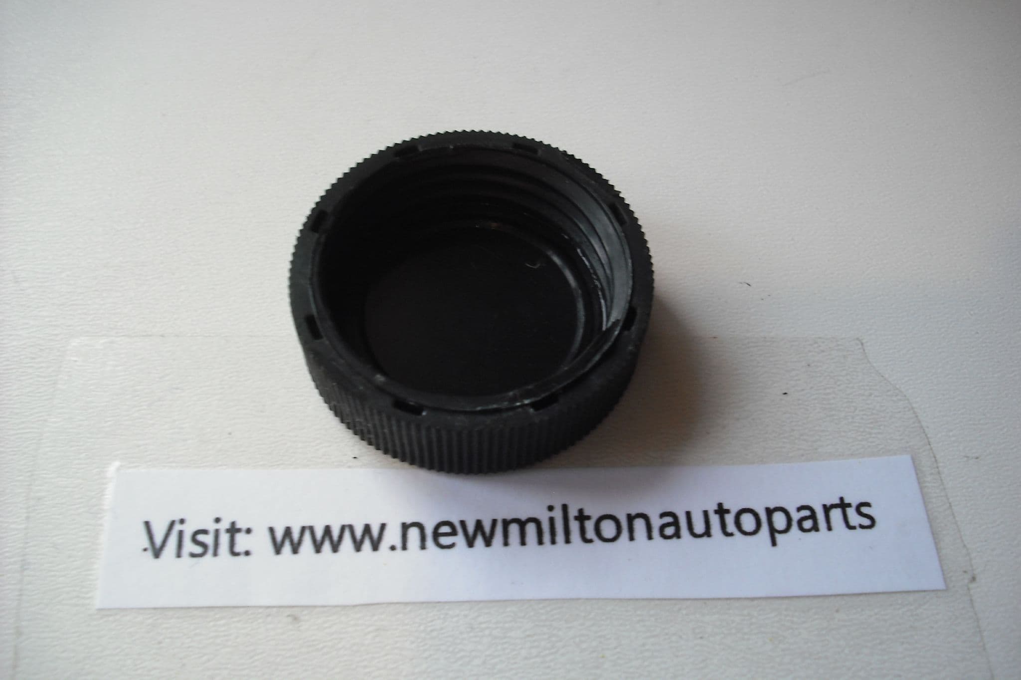 A GENUINE NISSAN MICRA K13 ENGINE WATER COOLANT FILLER CAP