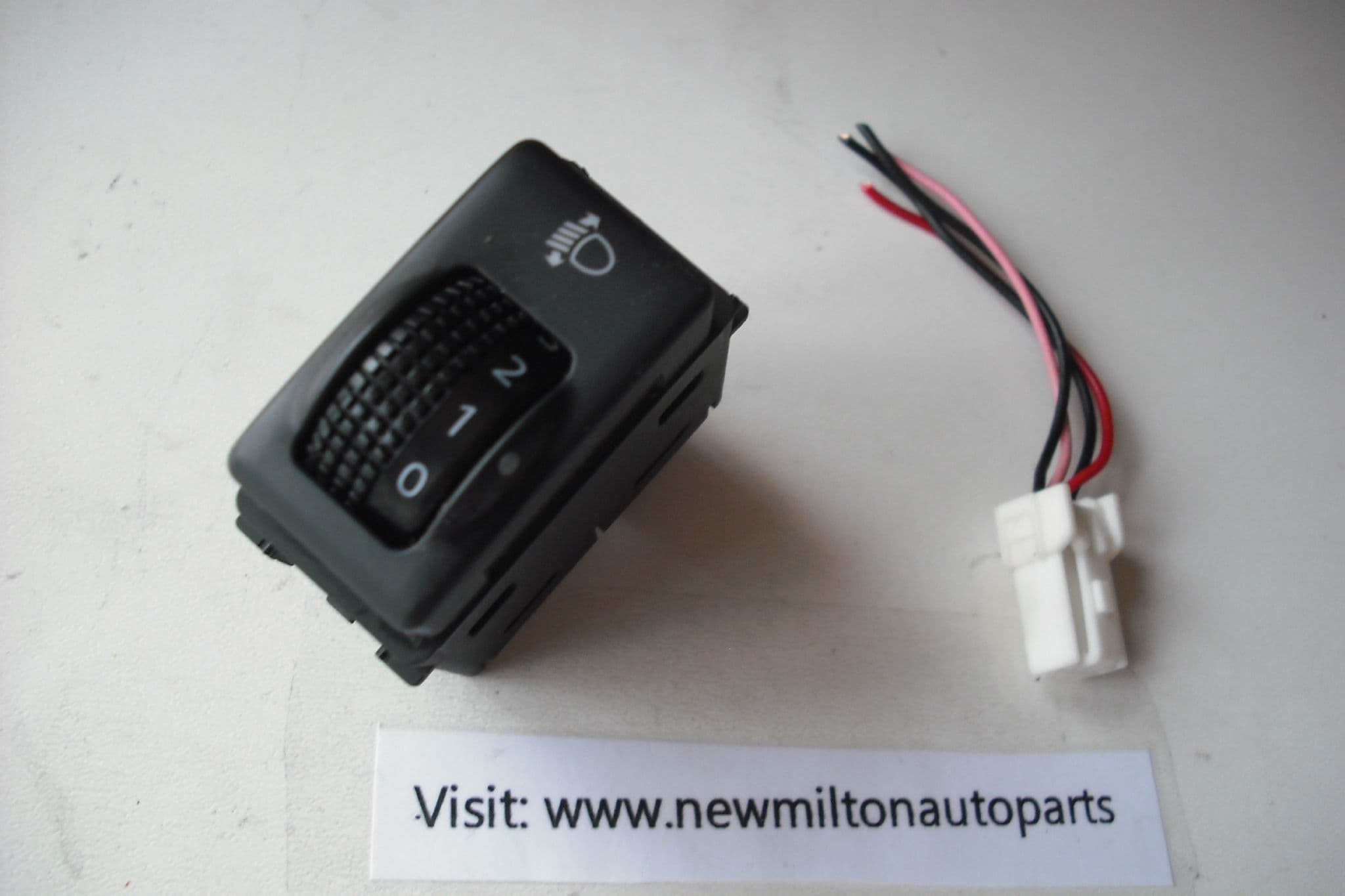 A GENUINE NISSAN MICRA K13 HEADLIGHT HEADLAMP HEIGHT LEVELING ...