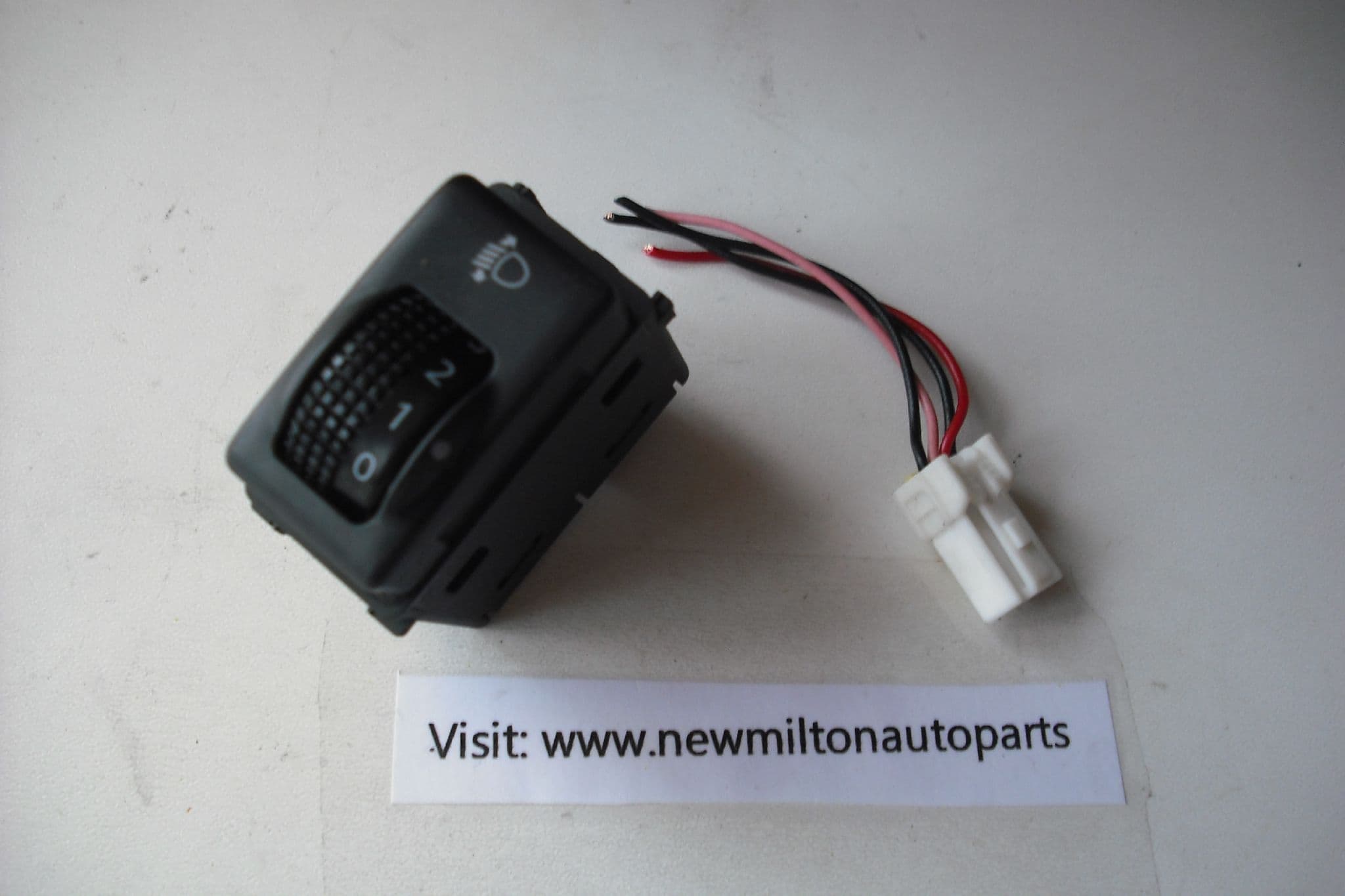 A GENUINE NISSAN MICRA K13 HEADLIGHT HEADLAMP HEIGHT LEVELING ...