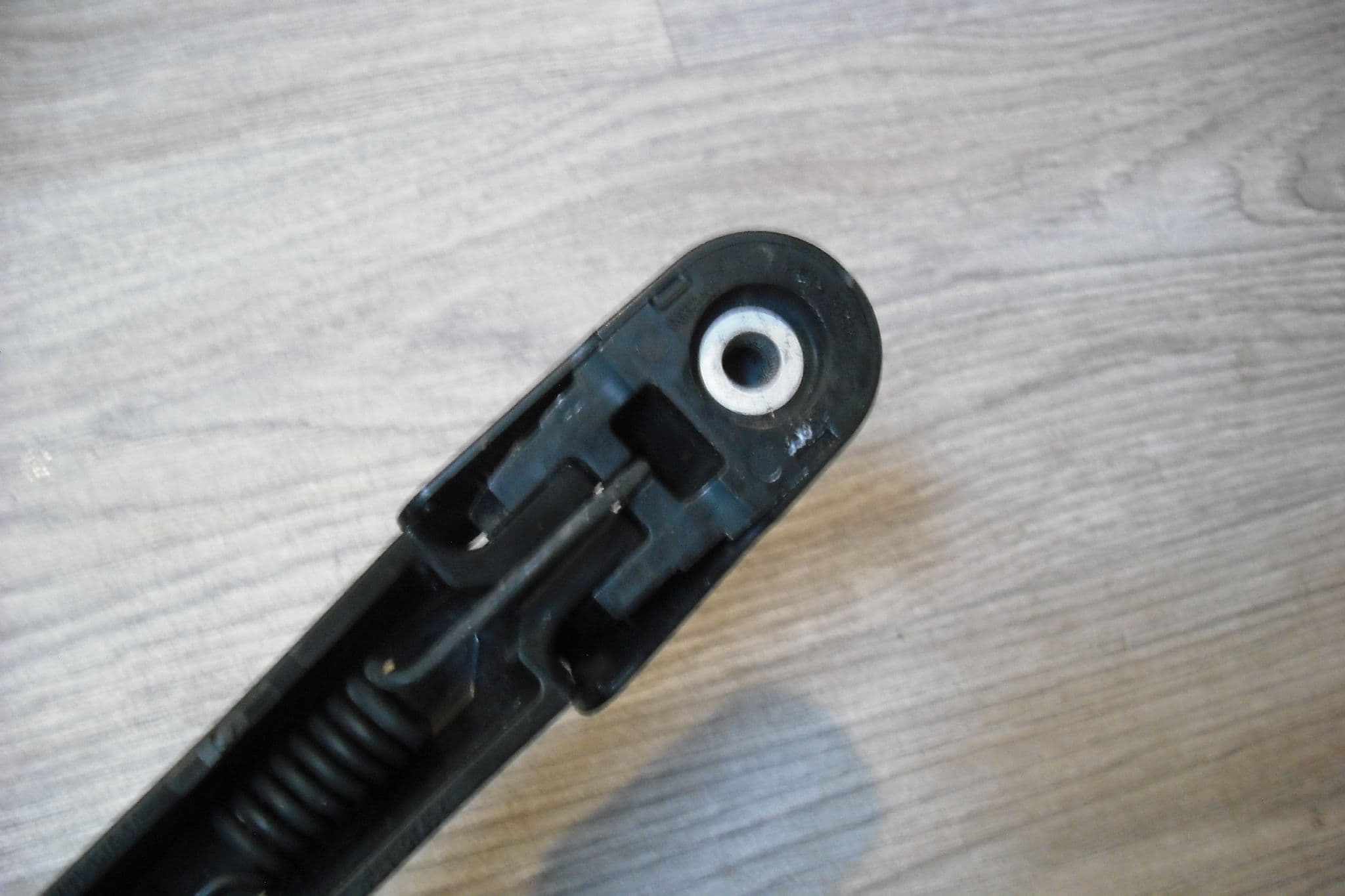 A GENUINE NISSAN MICRA K13 REAR WINDOW WIPER ARM