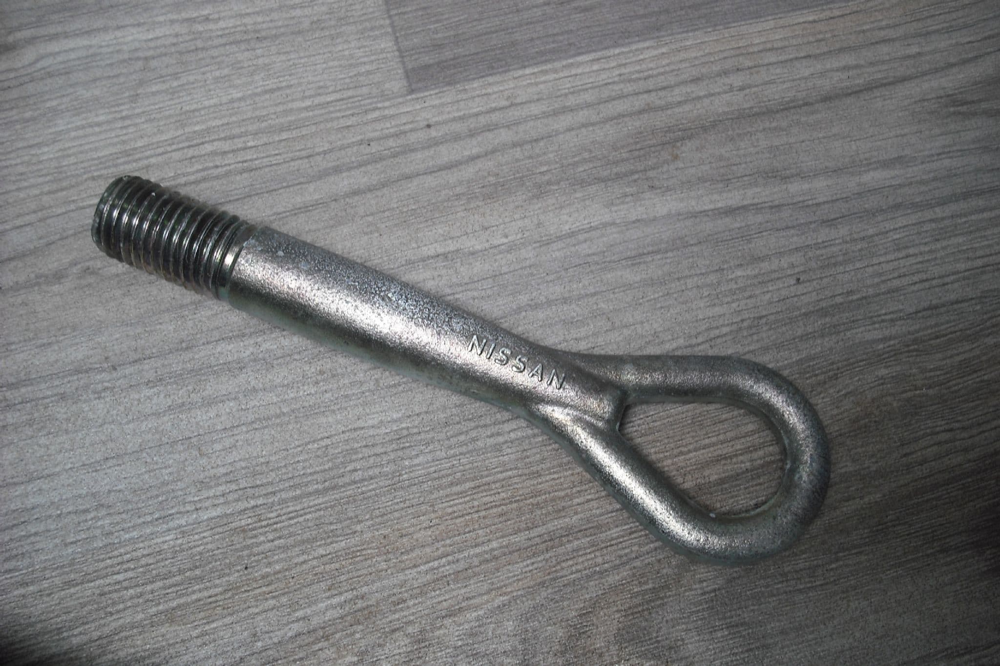 A GENUINE NISSAN QASHQAI FRONT BUMPER TOWING EYE SCREW BOLT