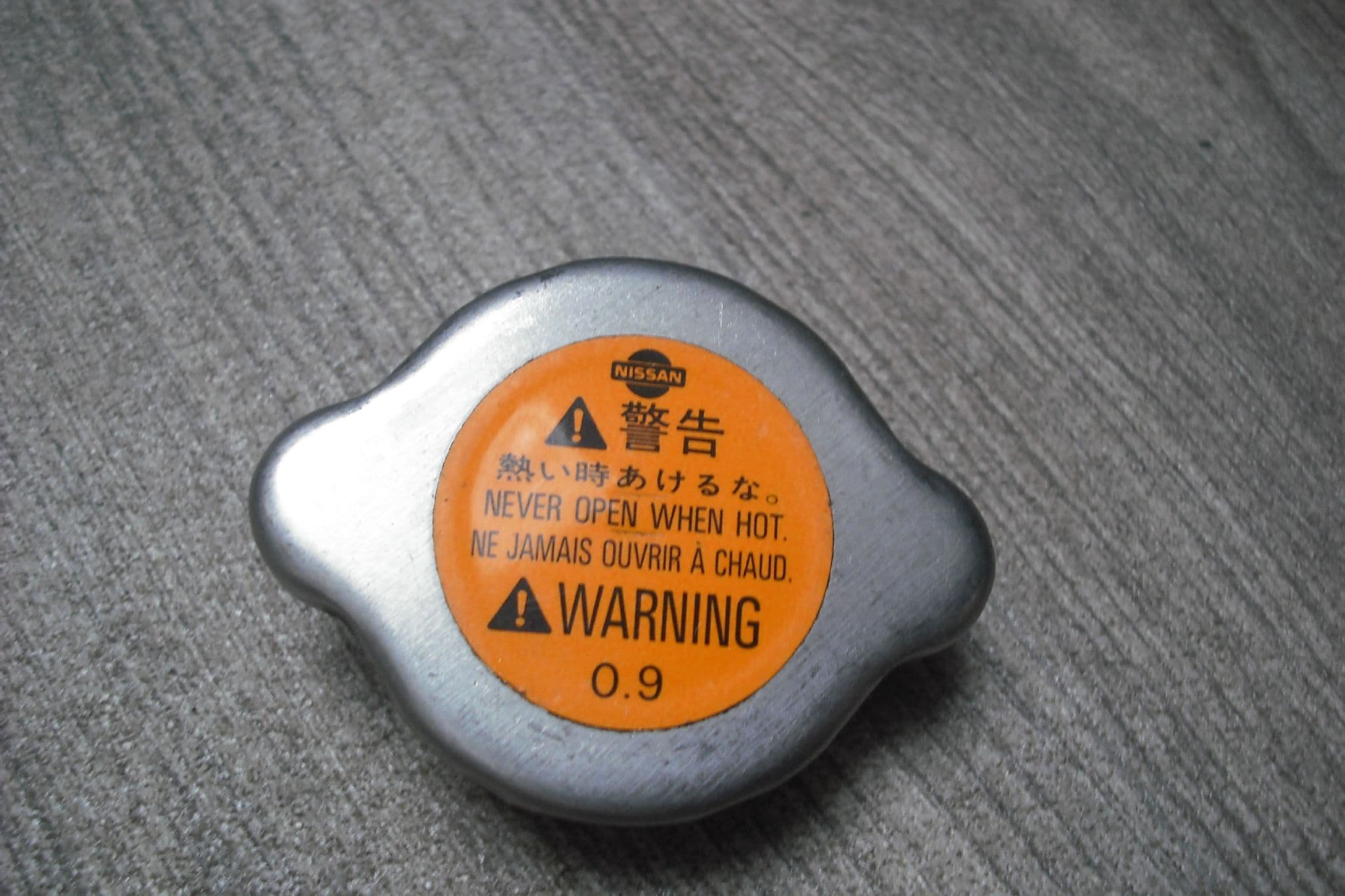 A GENUINE NISSAN X TRAIL WATER COOLANT RADIATOR CAP