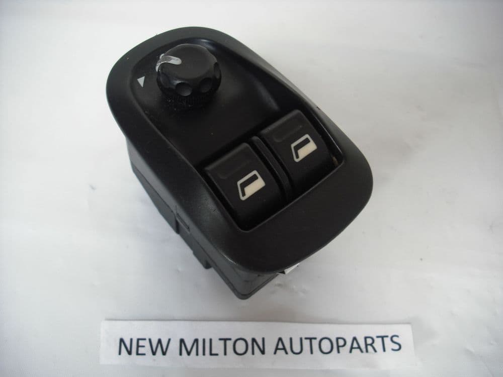 A GENUINE PEUGEOT 206 ELECTRIC WINDOW AND ELECTRIC DOOR MIRROR SWITCHES