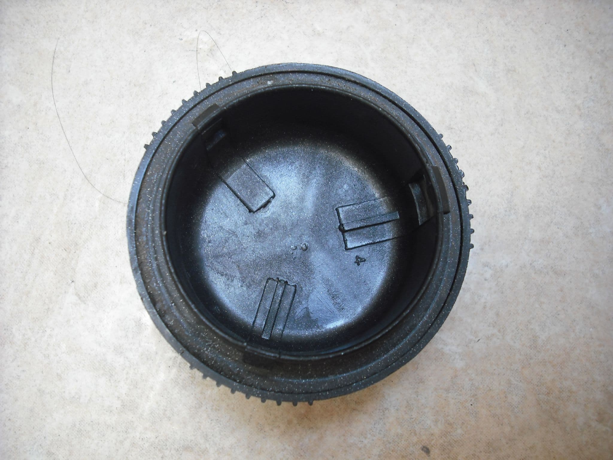 A GENUINE PEUGEOT 206 FRONT GOG LIGHT BULB COVER DUST CAP VALEO