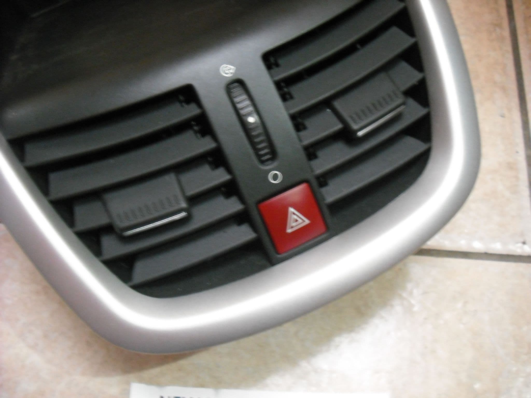 A GENUINE PEUGEOT 207 FRONT DASH PANEL WITH AIR BLOWER VENTS AND HAZARD ...