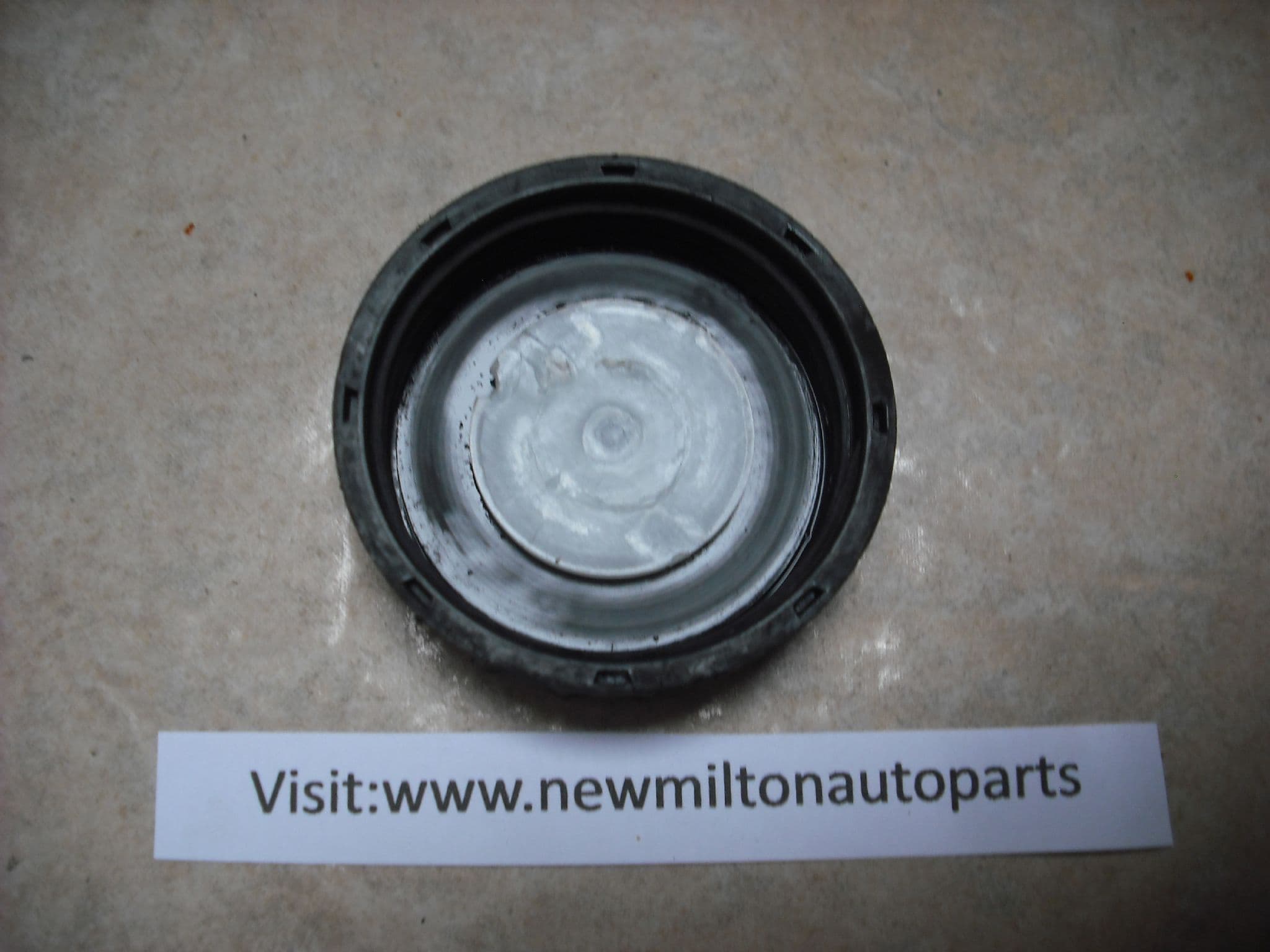 A GENUINE PEUGEOT 306 BRAKE FLUID MASTER CYLINDER FILLER CAP