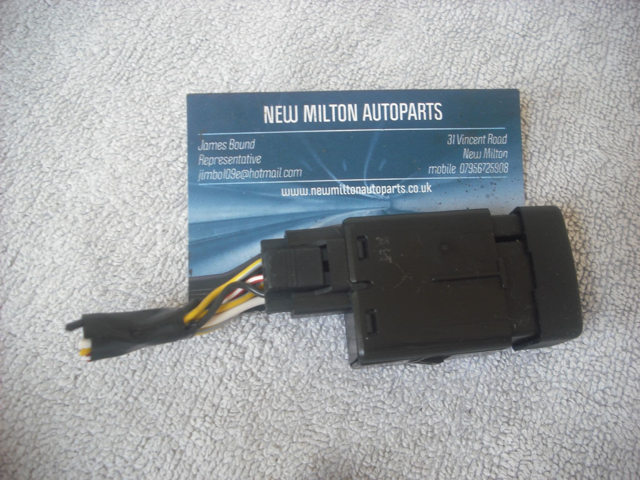 A GENUINE RANGE ROVER P38 AIR SUSPENSION LOCK SWITCH