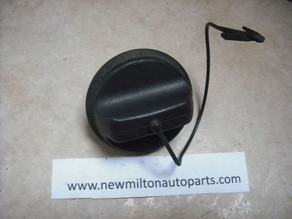 A GENUINE RENAULT CLIO MK3 2006-2013 PETROL FUEL CAP