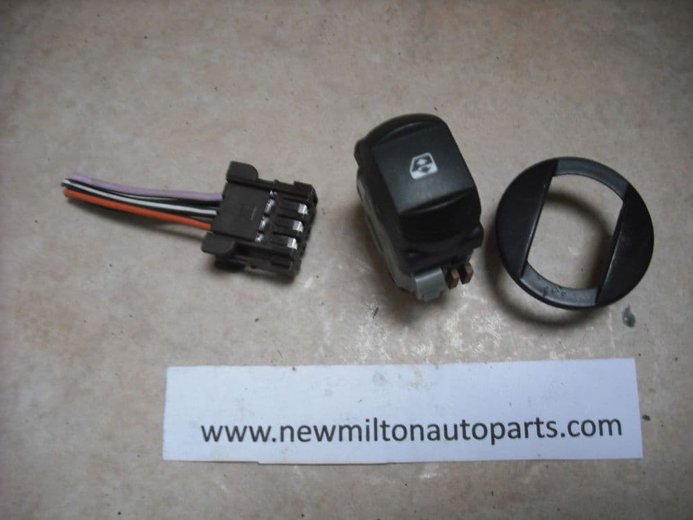 A GENUINE RENAULT CLIO MK3 FRONT PASSENGER DOOR ELECTRIC WINDOW SWITCH