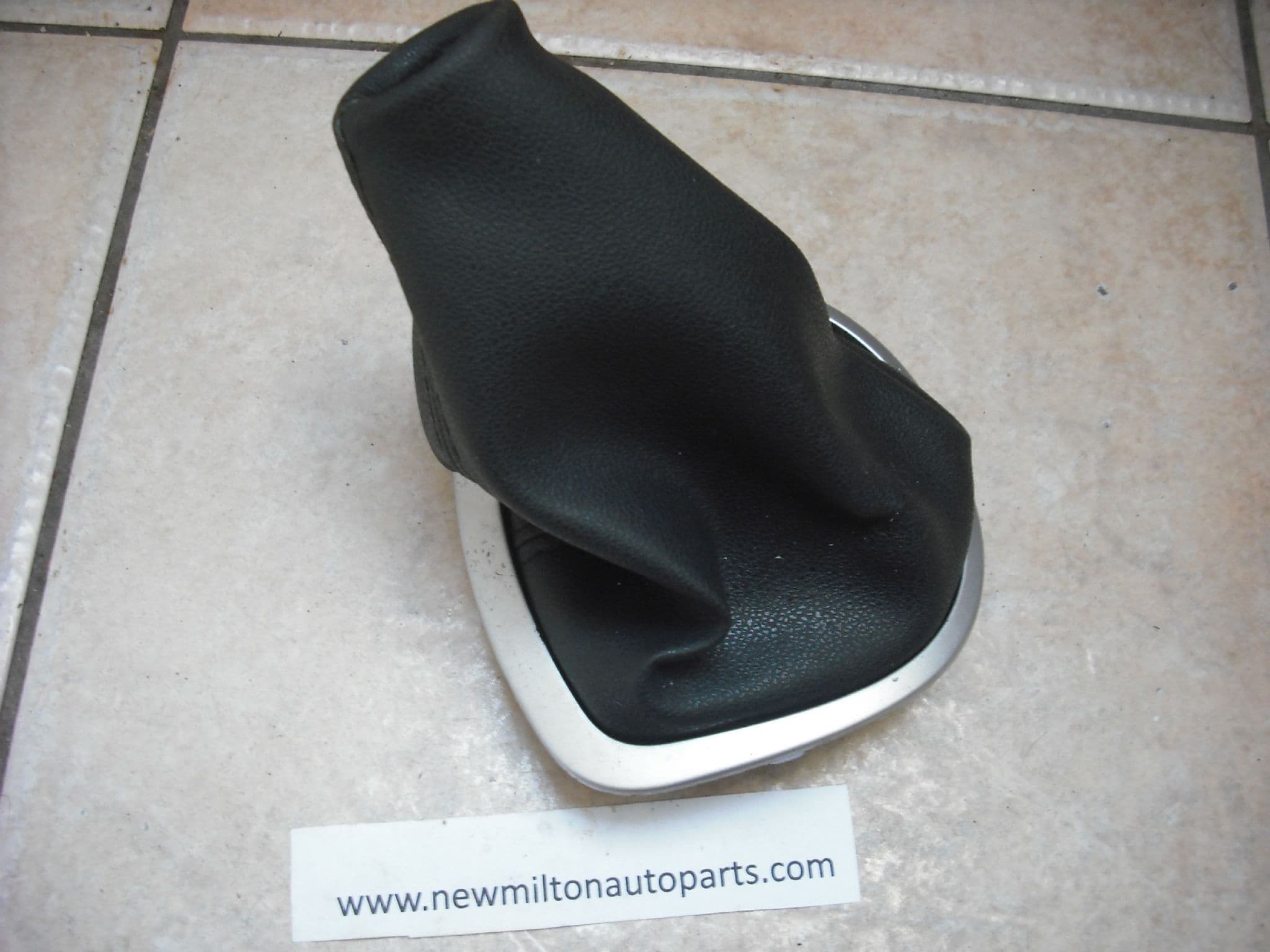 A GENUINE RENAULT CLIO MK3 GEAR CHANGE LEATHER GAITER AND SILVER RING